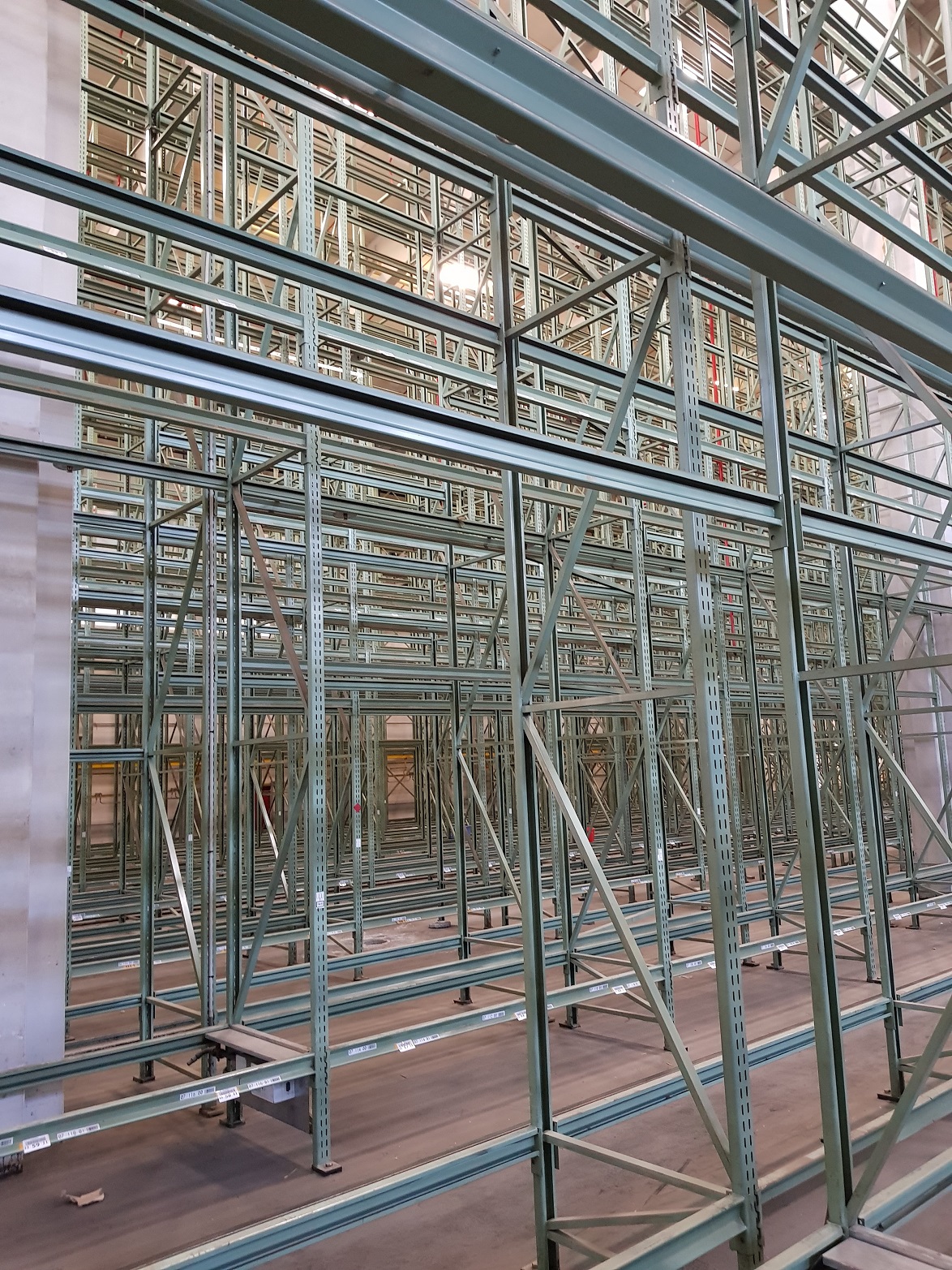 Rafturi Second-Hand pt Magazin si Depozit Rafturi marfa paletizată ...