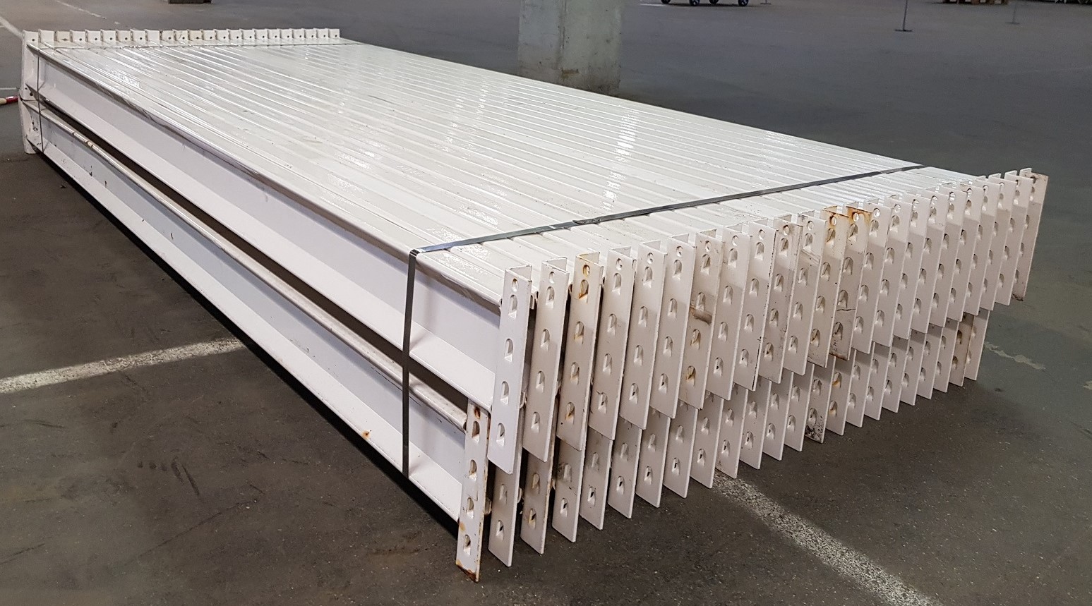 Rafturi Second-Hand pt Magazin si Depozit Stelaje marfa paletizată ...