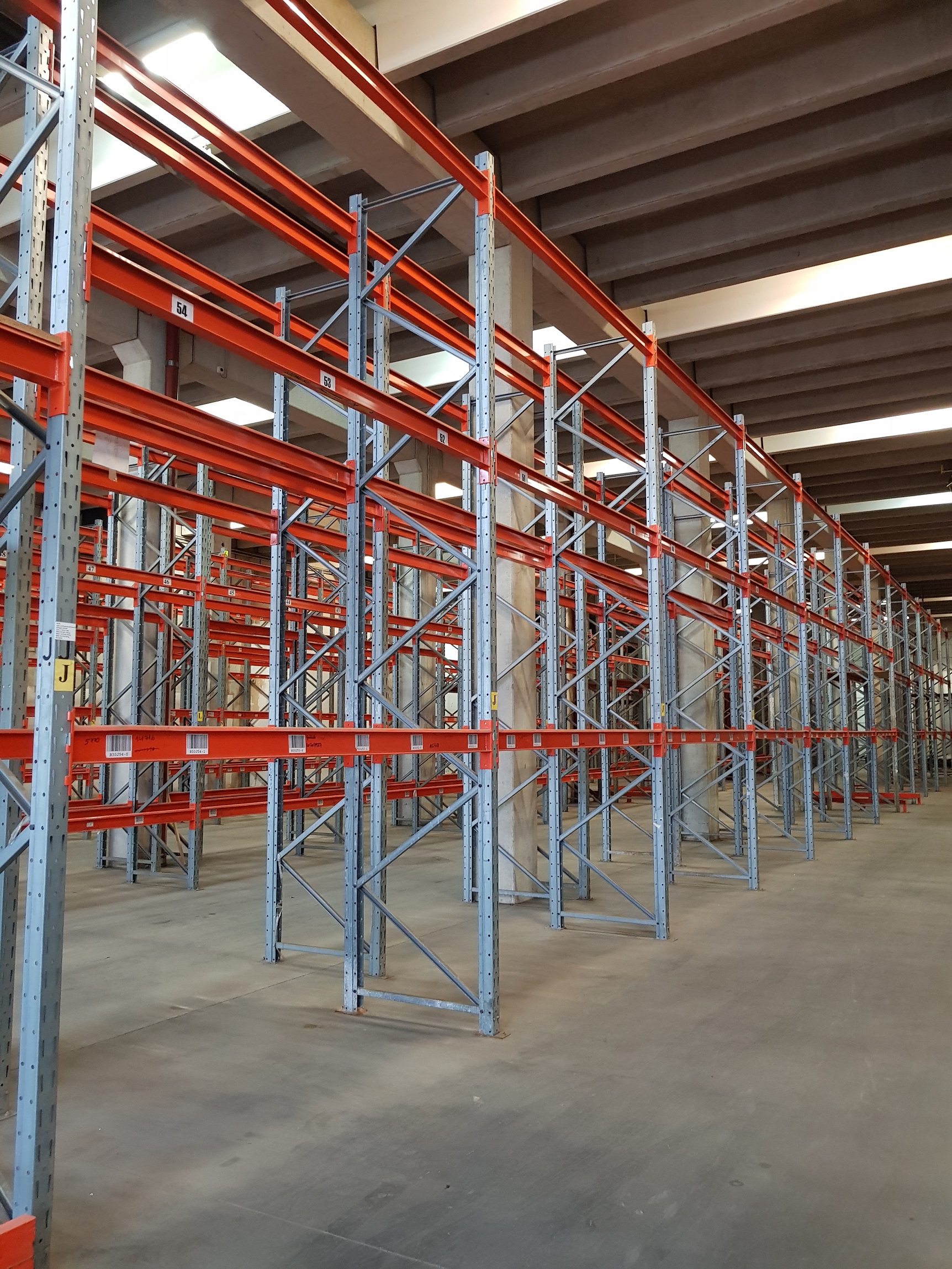 Rafturi Second-Hand pt Magazin si Depozit Rafturi metalice Second-Hand ...